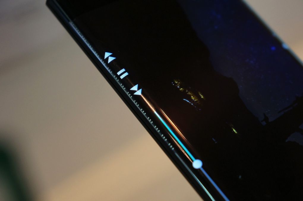 CES 2015: LG Shows off its Smartphone with Two Curved Edges - Lowyat.NET