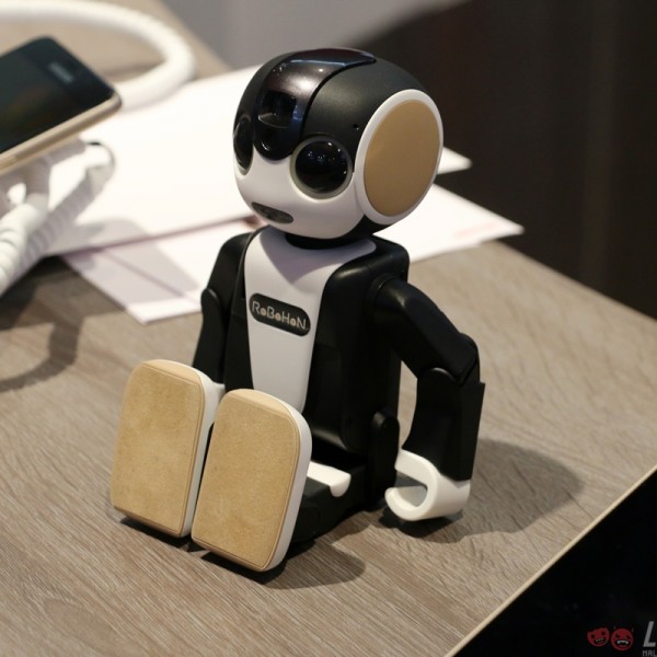 MWC 2016: Hands On With the Unique RoBoHoN Smartphone - Lowyat.NET