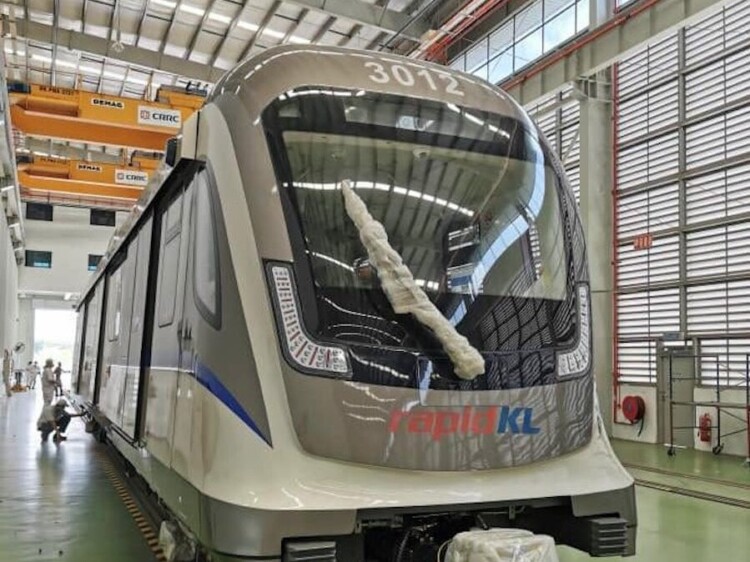 First Bandar Utama–Klang LRT 3 Train Arrives In Batu Gajah - Lowyat.NET