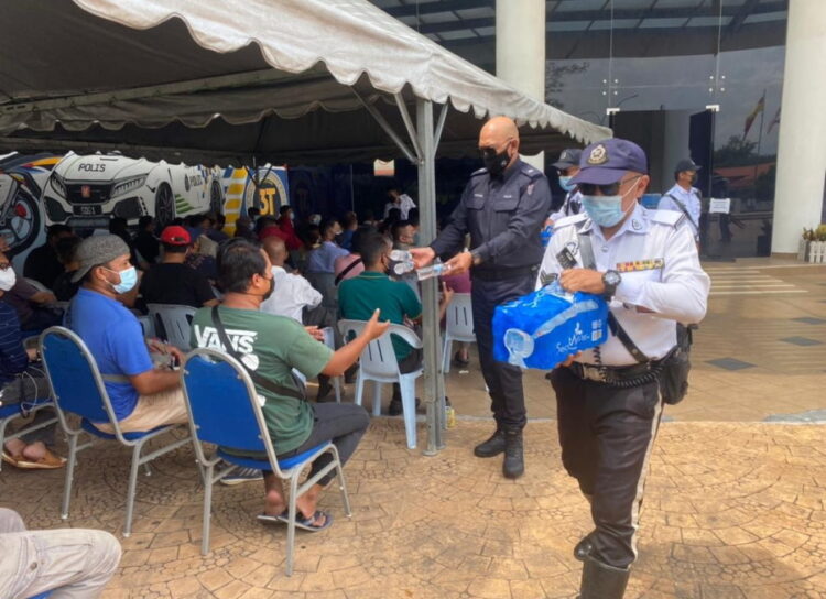 PDRM and JPJ Shut Down KLCC Summon Discount Counters - Lowyat.NET