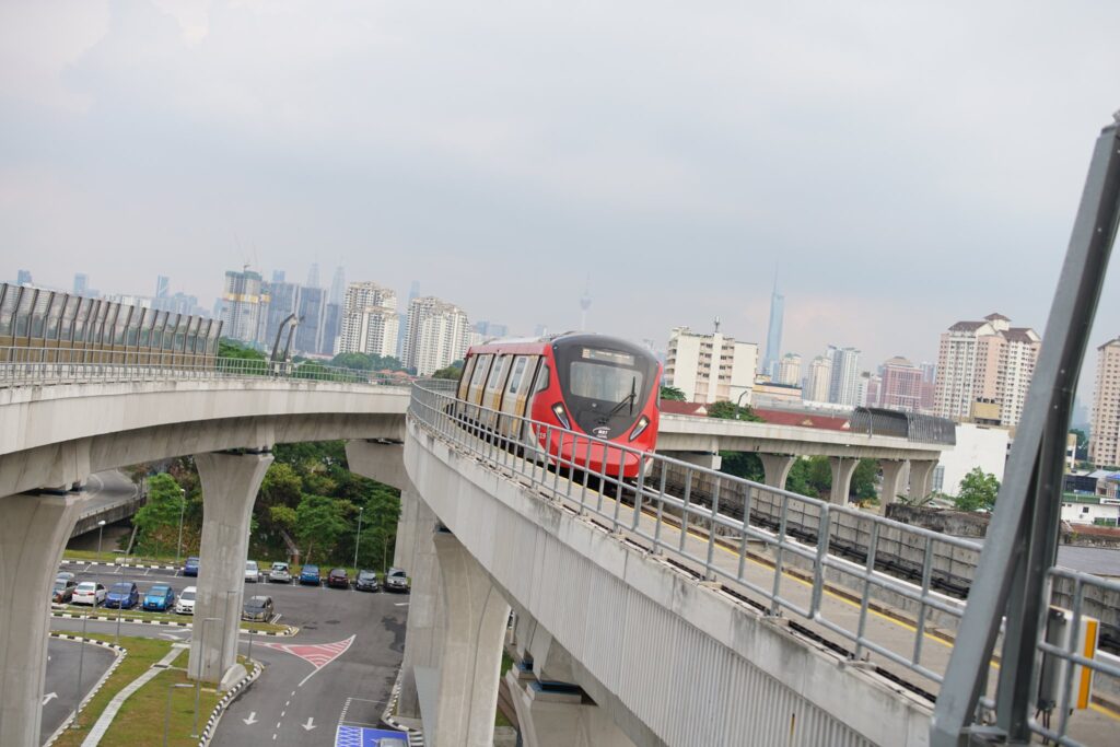Commuters Can Ride The MRT, LRT For Free For A Month (UPDATED) - Lowyat.NET