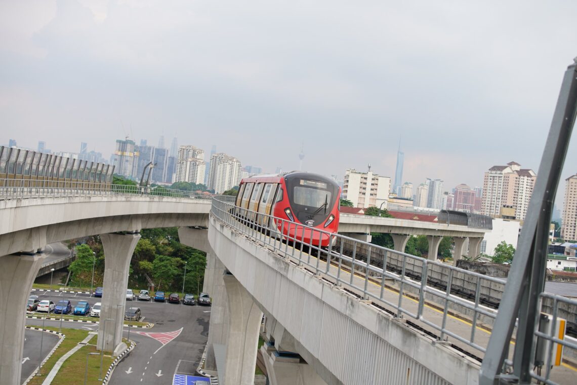 Commuters Can Ride The MRT, LRT For Free For A Month (UPDATED) - Lowyat.NET