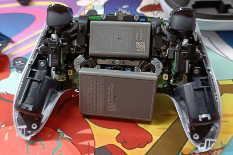 DualSense Edge Teardown Reveals Much Smaller Battery - Lowyat.NET