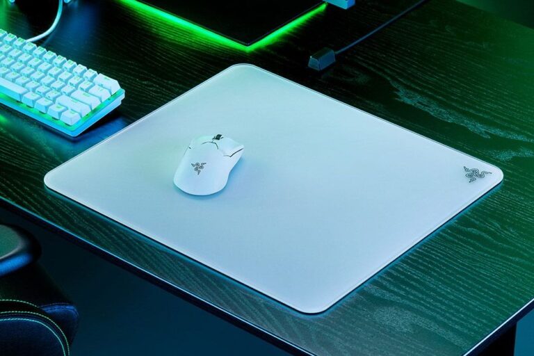 Razer Atlas Is A Tempered Glass Mouse Pad That Is Priced At RM499 ...