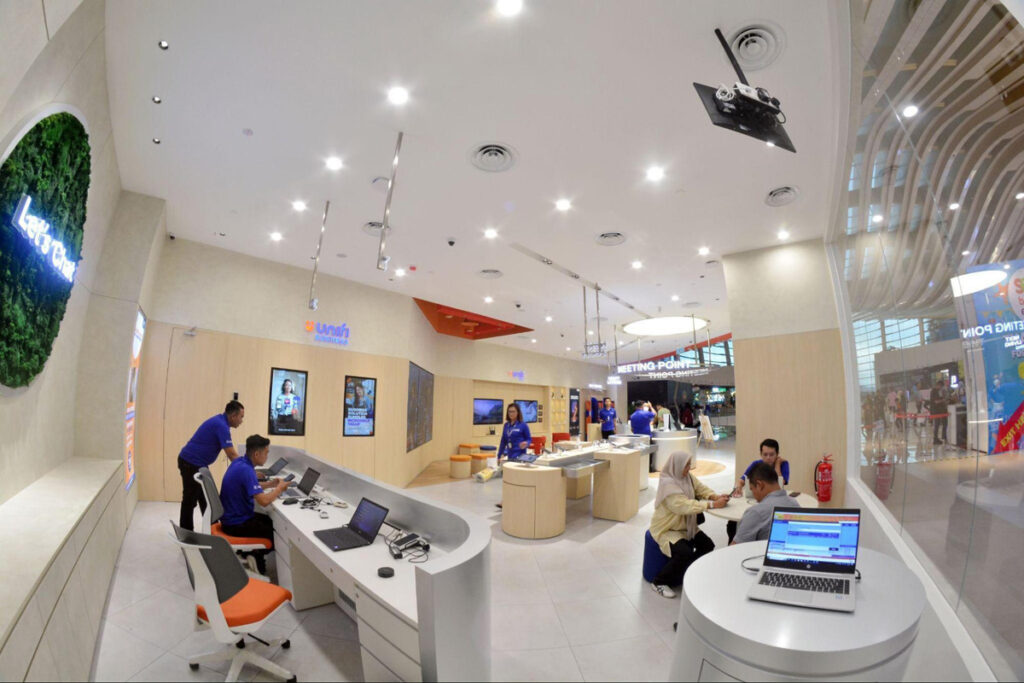 Experience The Future Of Unifi With Their Newest Store In IOI City Mall ...