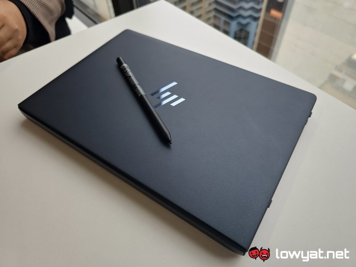 HP Spectre Fold Hands On: One Gorgeous Looking And Expensive Foldable ...