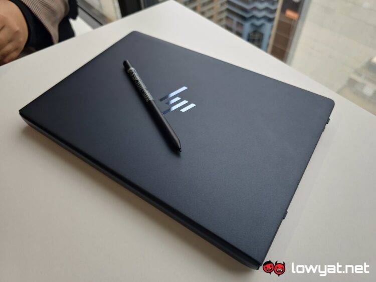 HP Spectre Fold Hands On: One Gorgeous Looking And Expensive Foldable ...