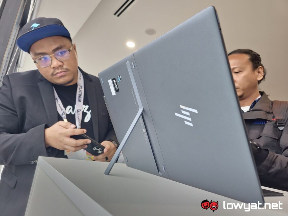 HP Spectre Fold Hands On: One Gorgeous Looking And Expensive Foldable ...