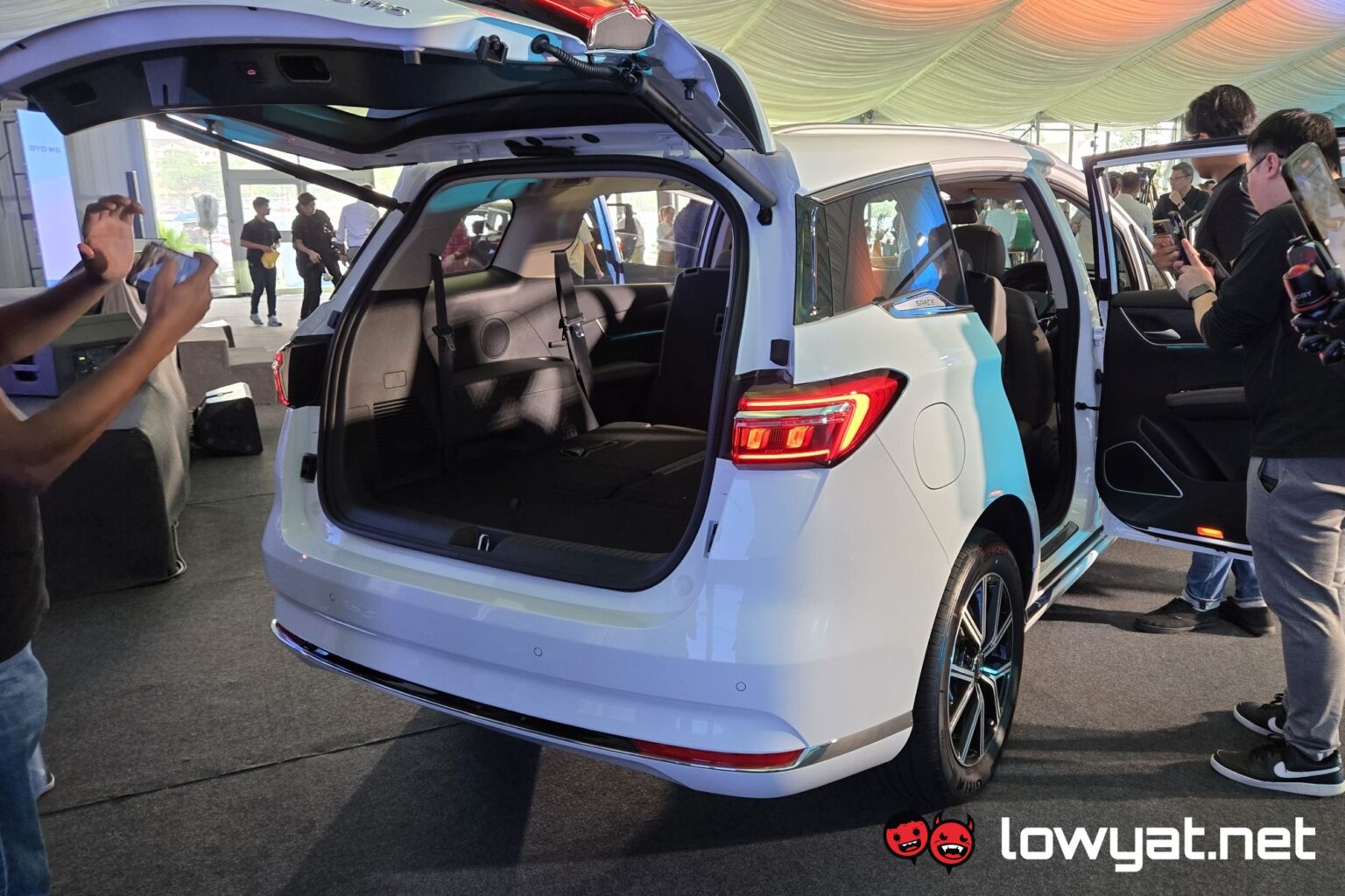 BYD M6 MPV Official In Malaysia From RM109,800 - Lowyat.NET