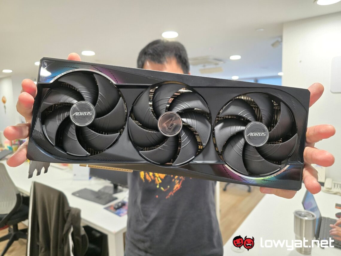 Gigabyte Aorus Master RTX 5080 OC Review: Chonky, Triple-Fan Gamer ...