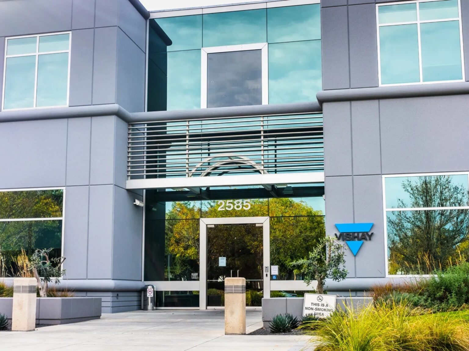 Trade Minister: Intel Eyes Further Expansion In Malaysia - Lowyat.NET