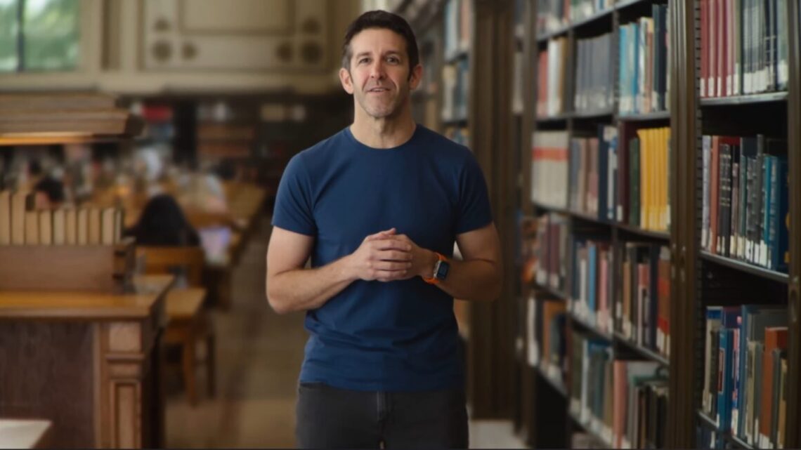 Tim Cook Reportedly Preparing To Step Down As Apple CEO Next Year ...