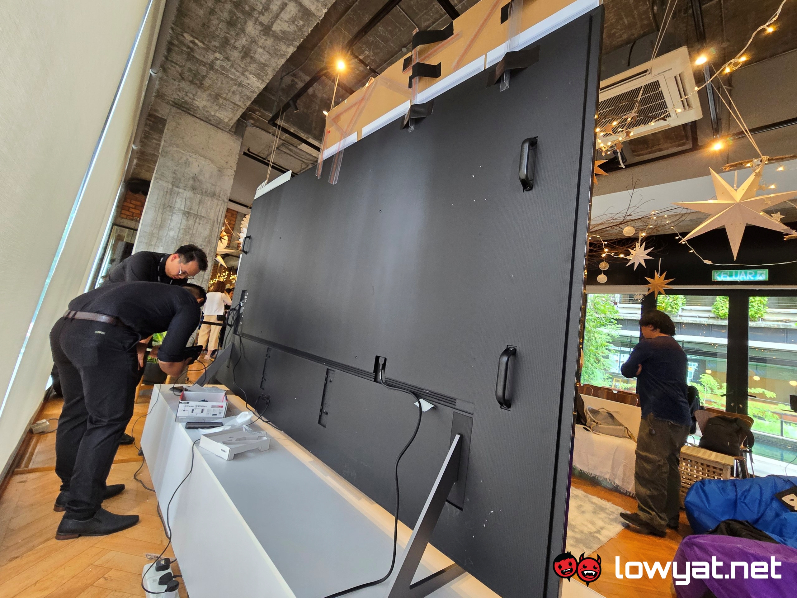 Samsung Officially Brings 115-Inch QN90F Neo QLED TV To Malaysia - Lowyat.NET