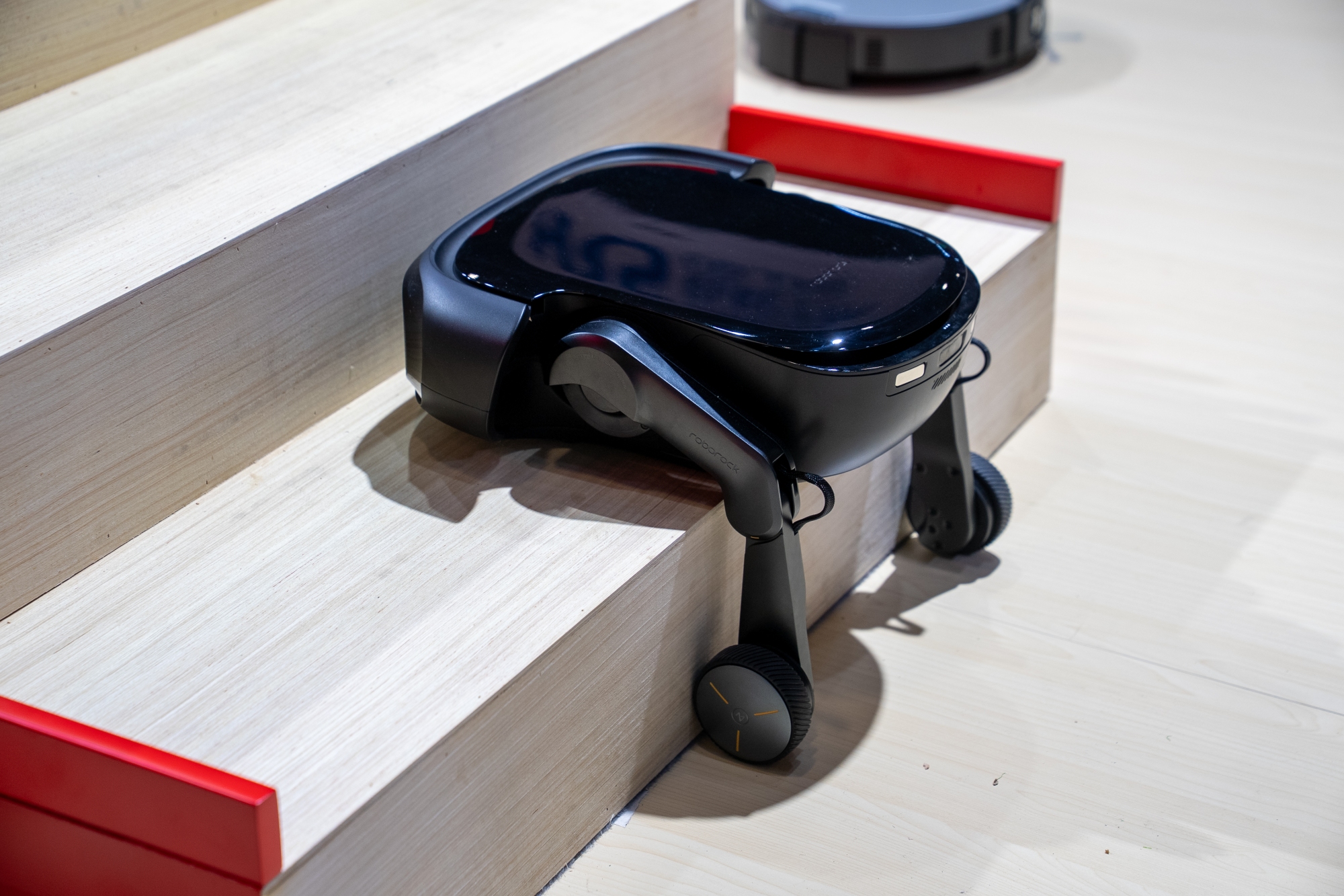 Roborock Saros Rover Is The Robot Vacuum With Legs - Lowyat.NET